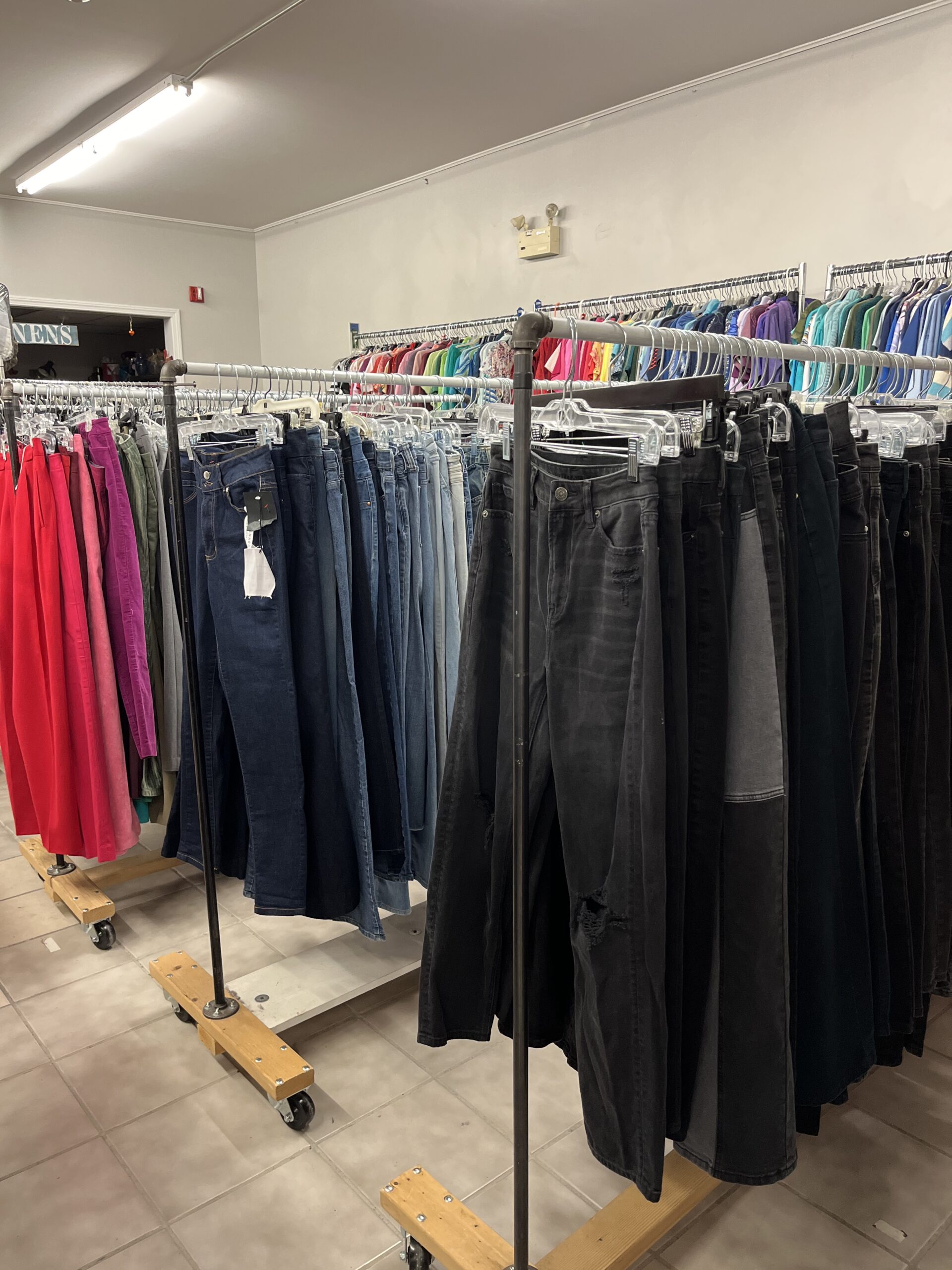 Blue Mitten Thrift Shop – The shop that helps Westerly sing!